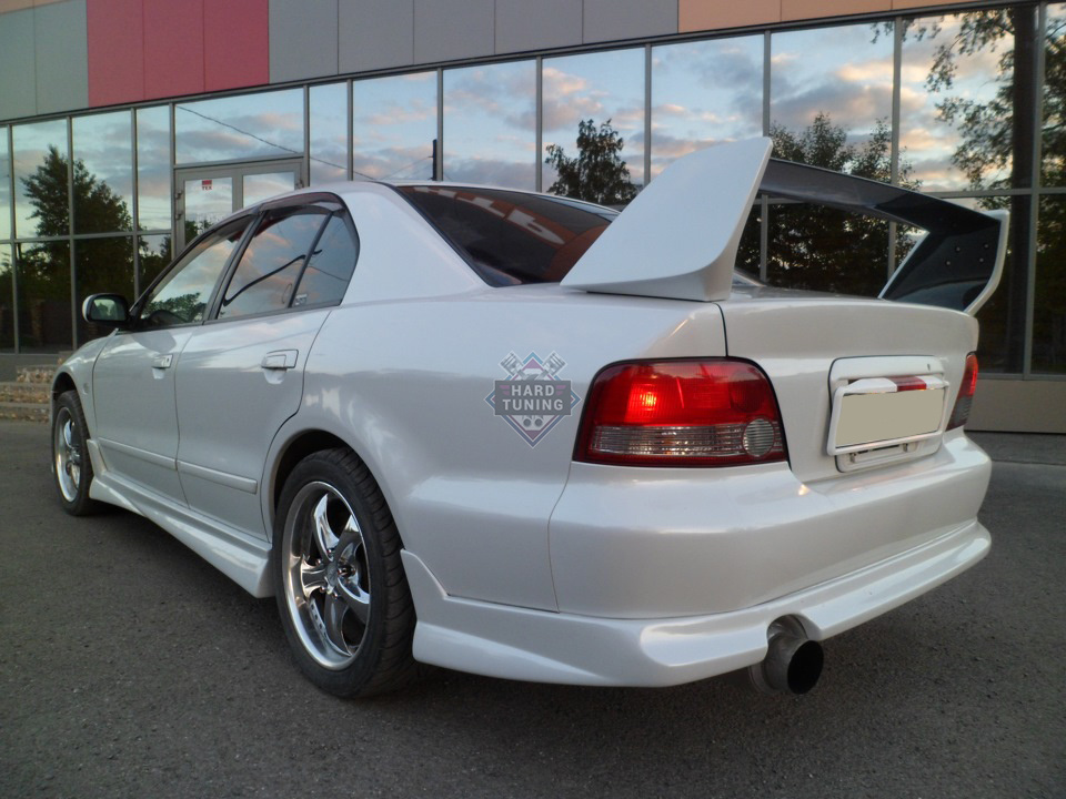 Накладка на задний бампер Dolphin Mitsubishi Galant 8